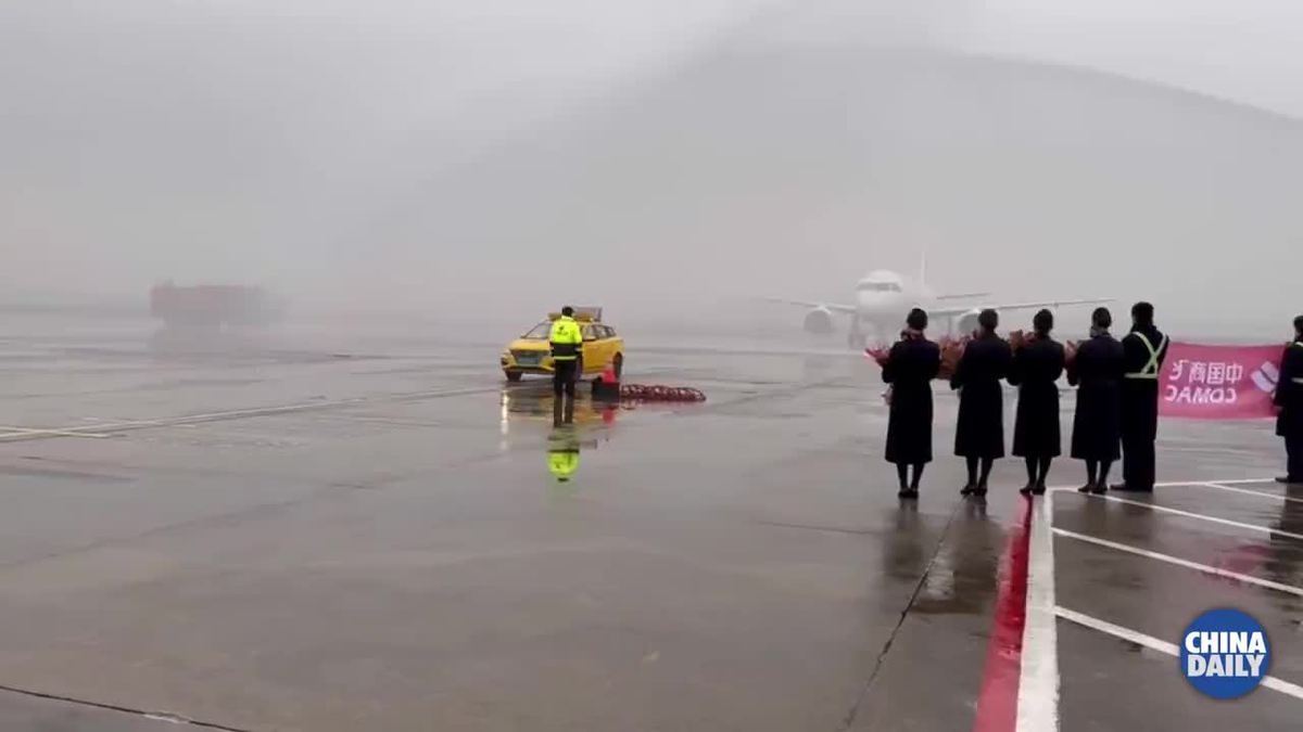 全球首架国产C919飞机正式交付 已获得1115架订单 - 中国日报网